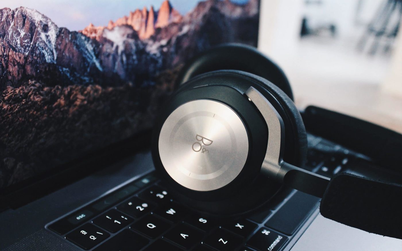 Log On And Tune In: The History Of Internet Radio