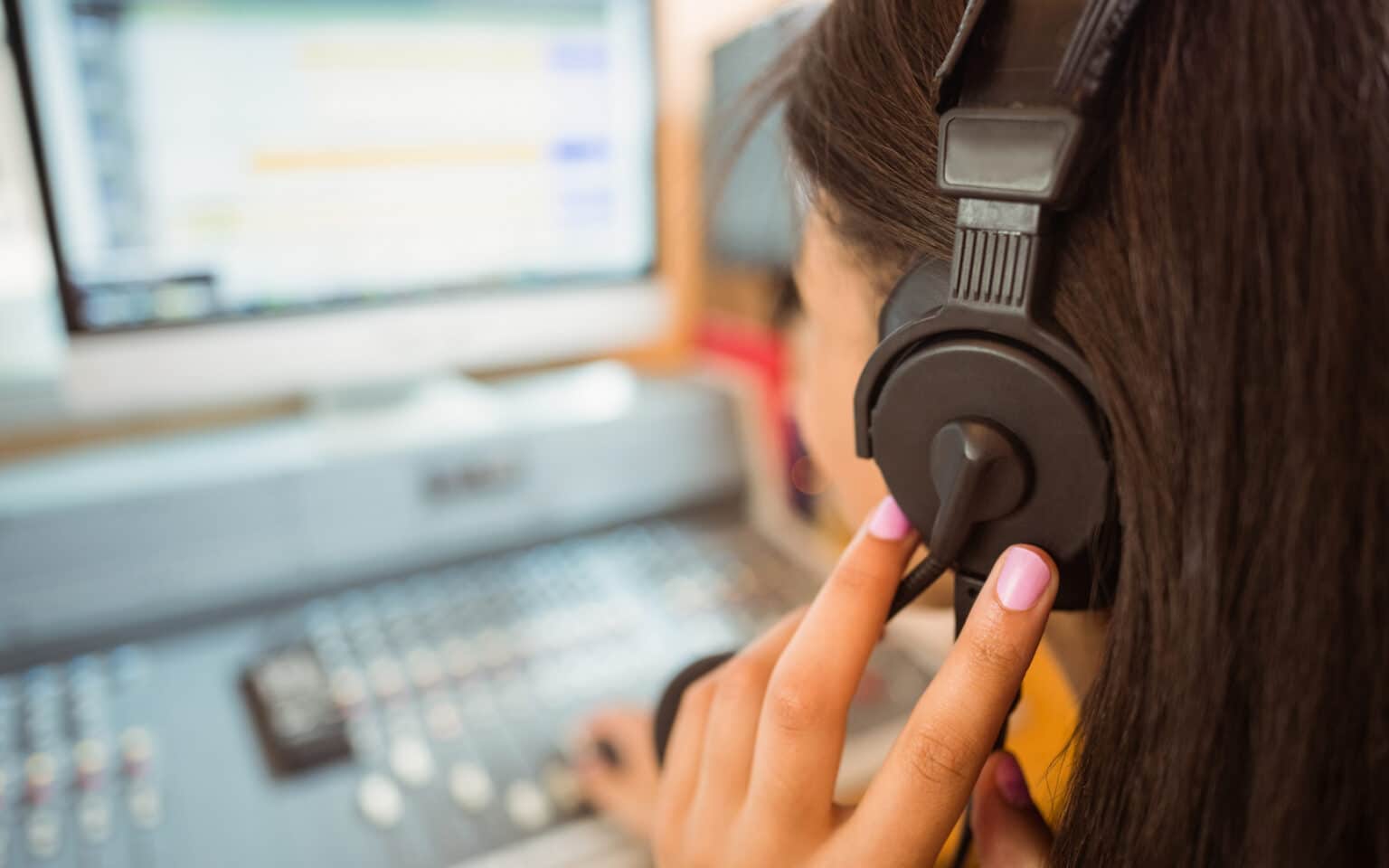 The Biggest and Best College Radio Stations In The US