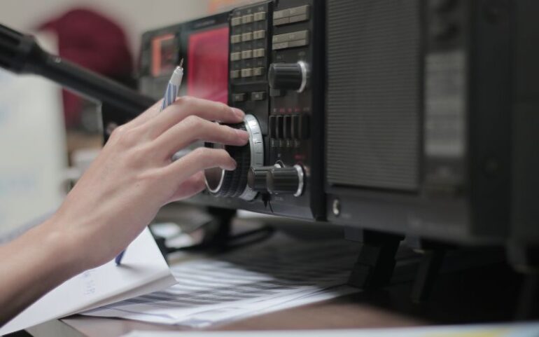 What's the Difference Between Ham Radio VS CB Radio VS Walkie Talkie ...