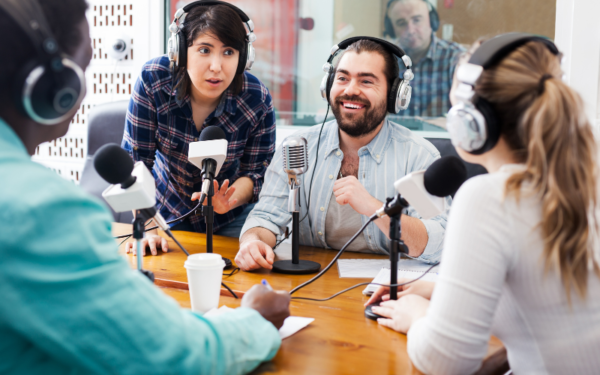 The Top 11 Talk Radio Stations To Listen To In The UK – Radio Fidelity