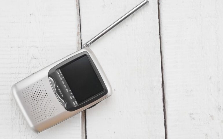 The Ultimate Guide to Pocket Radios (Take Your Tunes on the Go) – Radio ...