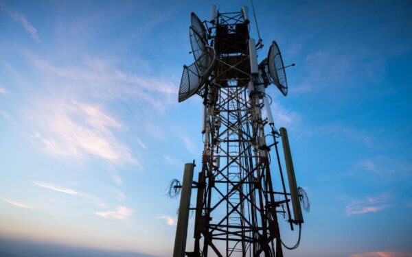 Antennas vs. Aerials: Is There a Difference for Radios? – Radio Fidelity