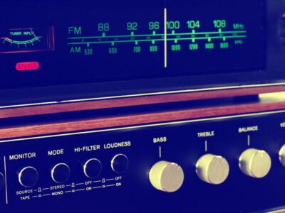 Tune in to Takeoff: The Main Airport Radio Frequencies – Radio Fidelity